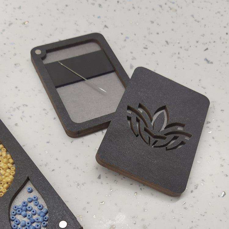 Needle case. Grey pattern KF056/11G — HobbyJobby
